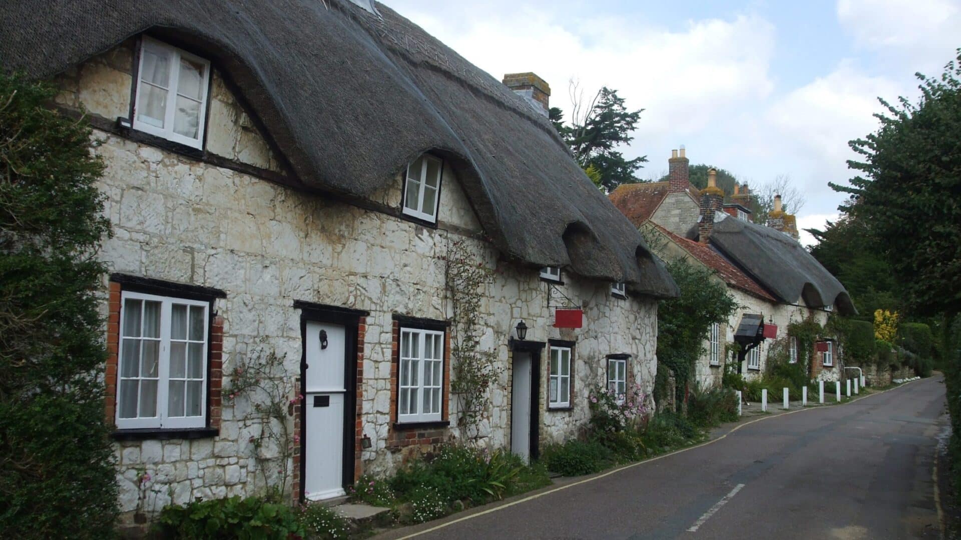 The Ultimate Lowdown On Thatched Cottages & English Cottage Vacation ...